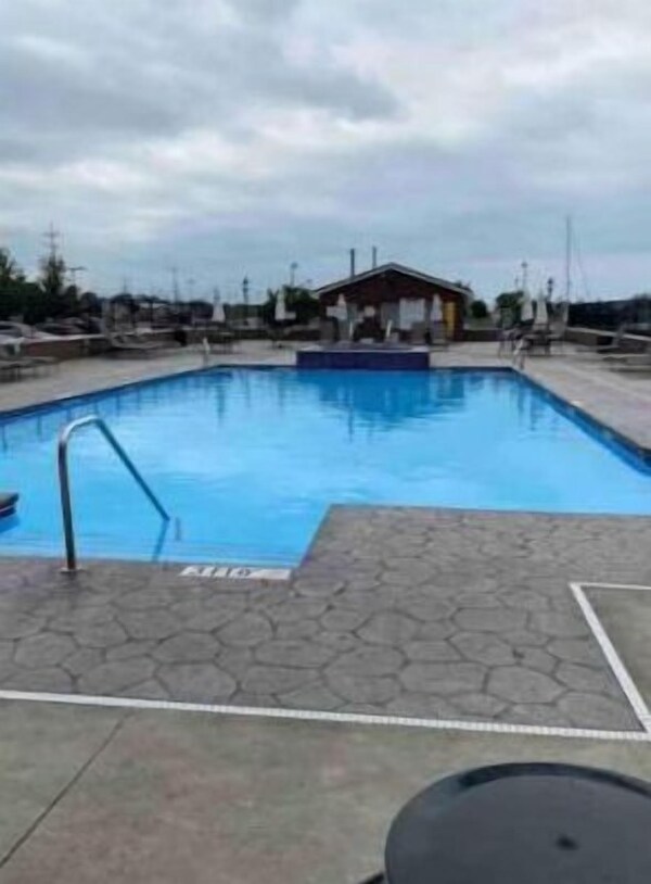 Stylish Condo Downtown Sandusky - Sandusky, OH