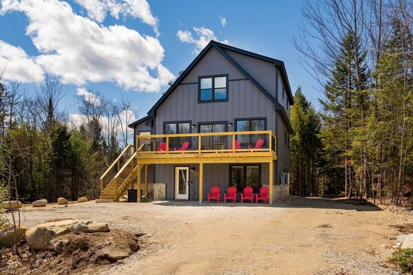 Pointers Den-fireplace, Arcade, 2 Primary Suites - Maine