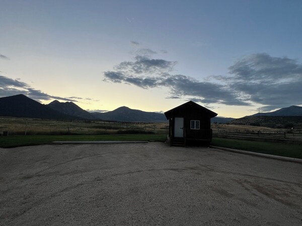 Cabin 5 At The Almo Inn Near City Of Rocks/castle Rocks Parks In Idaho - Idaho
