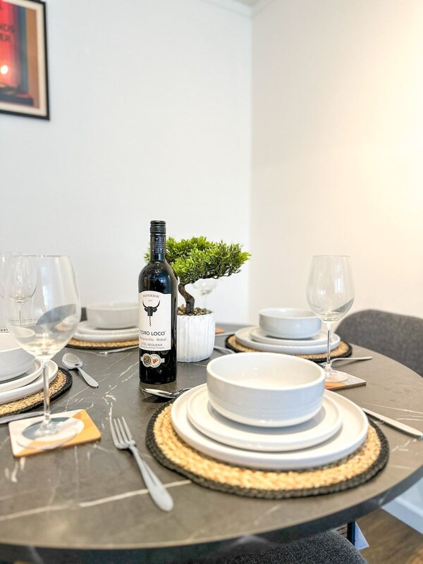 Folkestone Oasis - Central 2 Bedroom Apartment - Pets Welcome! - Folkestone