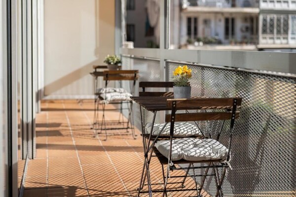 Building With Communal Roof Terrace With Pool! - Barcelona