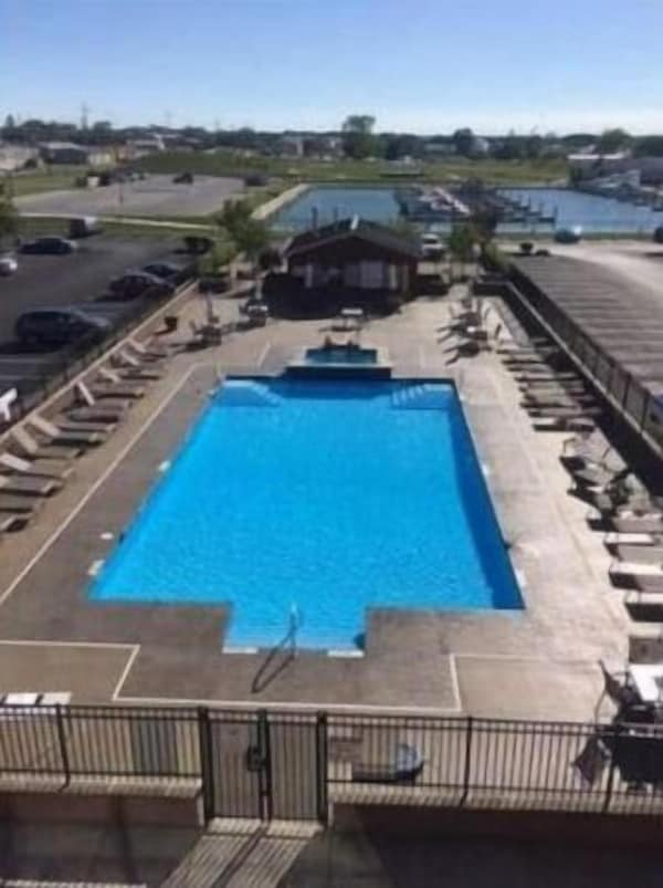 Top Floor Condo By The Water - Sandusky, OH