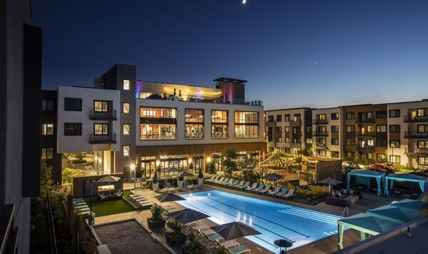 Live The Good Life In Menlo Park: Pool, Hot Tub & More - Portola Valley, CA