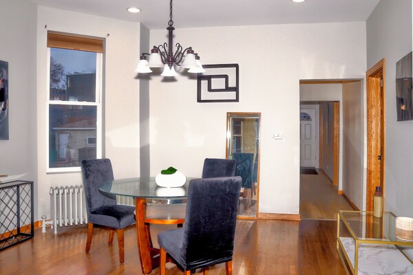 3-bedroom Apartment In Chicago Medical District, 5 Mins From United Center - East Village - Chicago