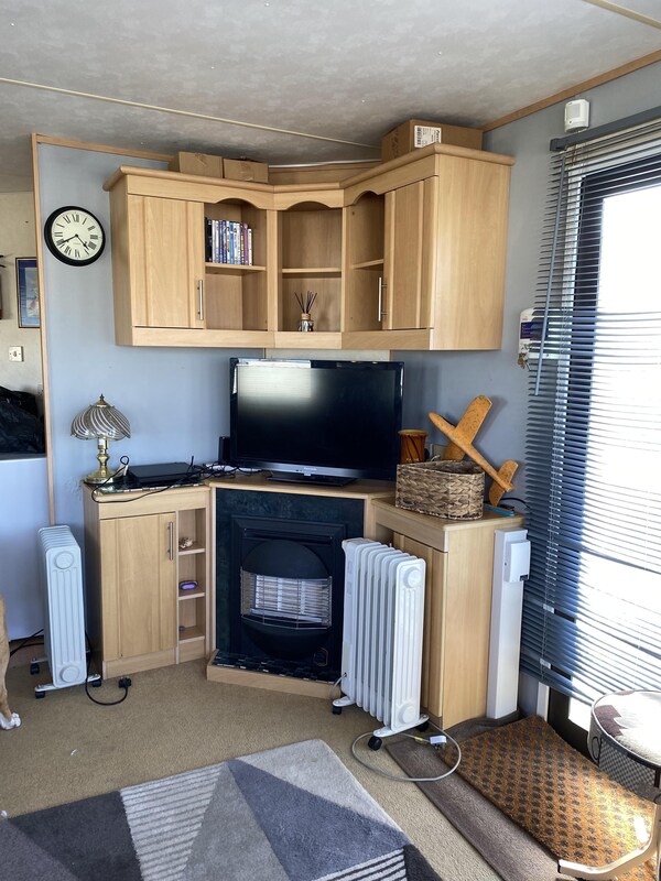 Cosy 8 Berth Caravan At Naze Marine Holiday Park In Essex Ref 17356br - 