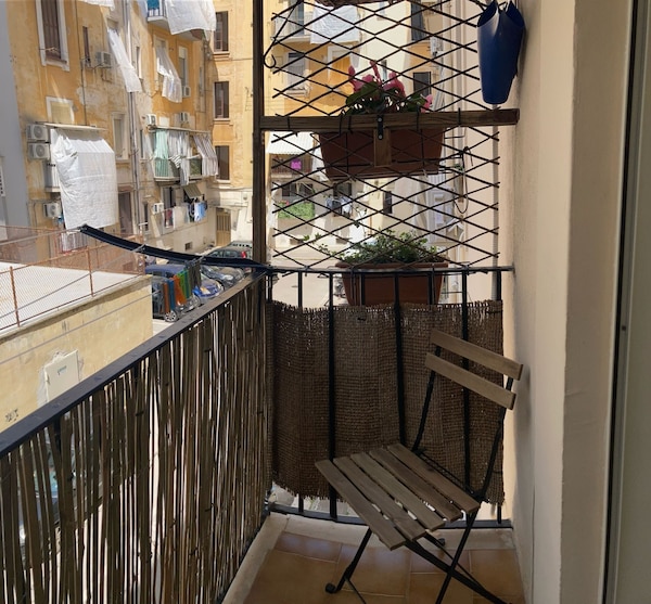 Charming 1-bedroom Apartment With Ac, Wifi In Enchanting Bari - Bari