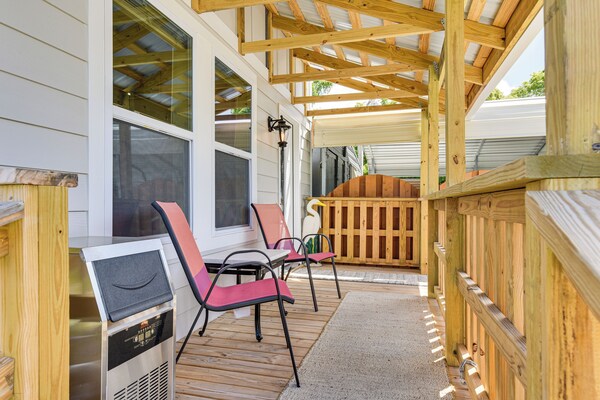 13 Mi To St Andrews State Park: Cabin W/ Patio! - Panama City, FL
