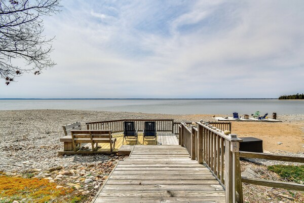 Breathtaking Sunsets: Lake Huron Beachfront Escape - Alpena, MI
