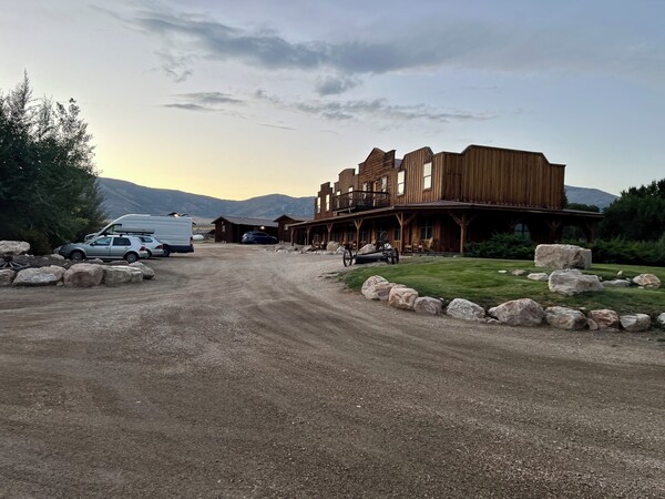 Cozy Cabin 11 At The Almo Inn Near City Of Rocks/castle Rock Park In Almo, Idaho - Idaho