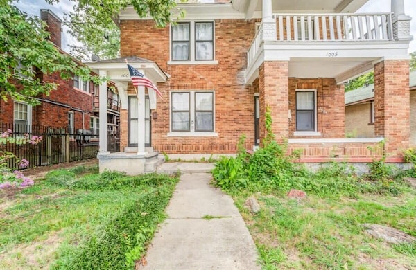 10 Min To U Of Memphis-rozelle Retreat Both Units - Memphis