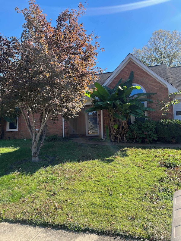 Fenced Yard W/ Pool! Comfy & Convenient In Cordova - Memphis, TN