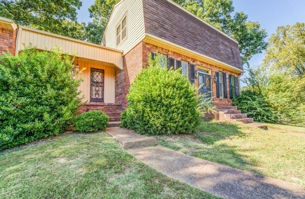 Near The Airport And Graceland! Holmesdale Hideout - Southaven, MS