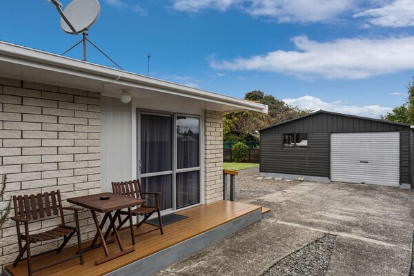 Rest Stop On Richard Street - Ōpōtiki