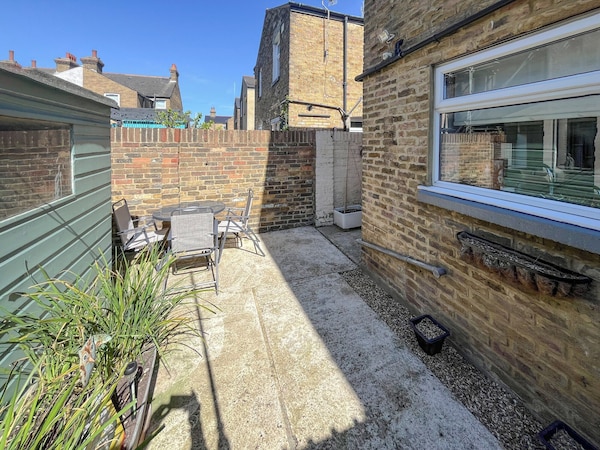 2 Bedroom Accommodation In Ramsgate - Broadstairs