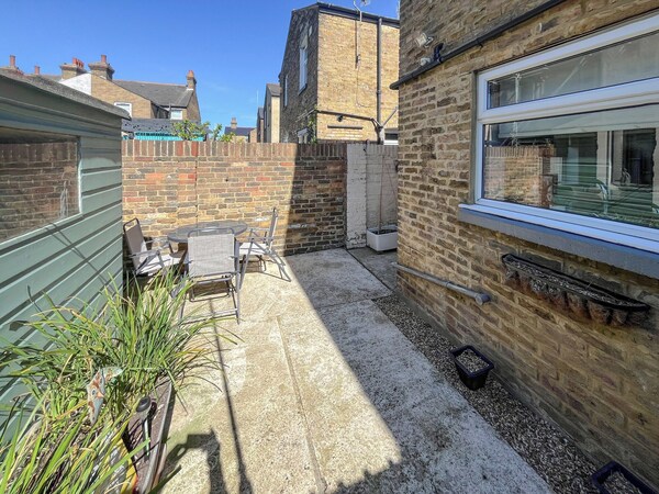 2 Bedroom Accommodation In Ramsgate - Broadstairs