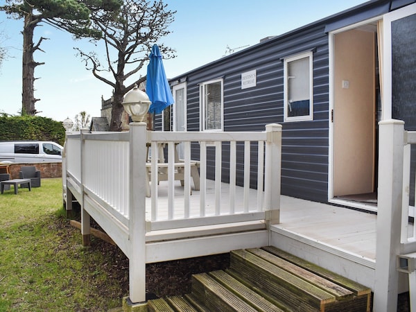 Well-presented, Secluded Static Caravan Featuring Spacious Decking And A Large Enclosed Lawn Area. - Isle of Wight