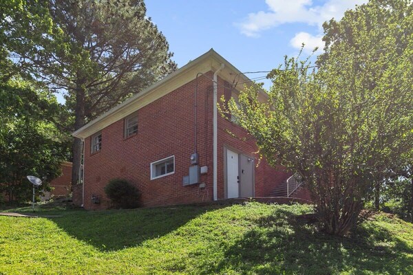 Near Hospital & Dining- Beds On Broadmoor - Unit B - Birmingham, AL