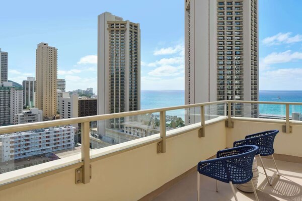 Double The Comfort! 2 Stylish Ocean-view Suites | Steps To Beach, And Dining! - 檀香山