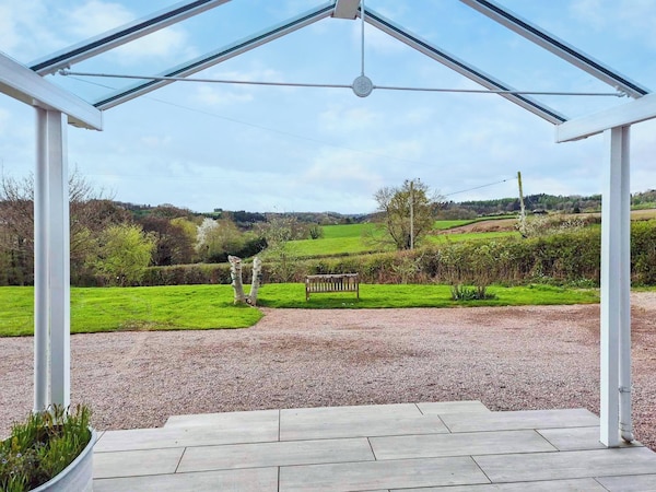 1 Bedroom Accommodation In Usk - Usk