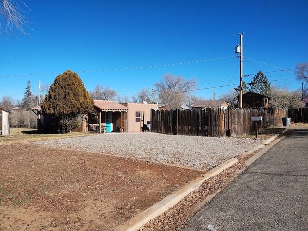 Beautiful Adobe Style House With Yard And Parking In Town Cortez  Adobe Coco - Cortez, CO