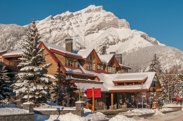 Stunning Hotel Suite - King And Queen Beds! - Banff