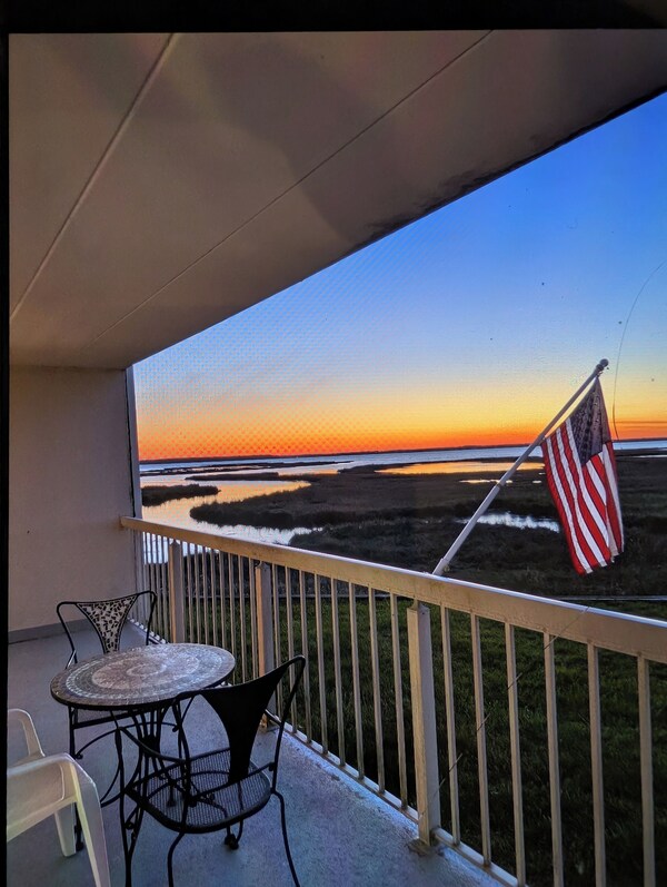 Bayside, Full Sunset View, Steps From The Beach 2-bedroom Condo, Pool, Hot Tub - Ocean City, MD