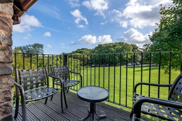 Family 2-bed Apartment | Near Lancaster | Sleeps 6 - University of Cumbria in Lancaster