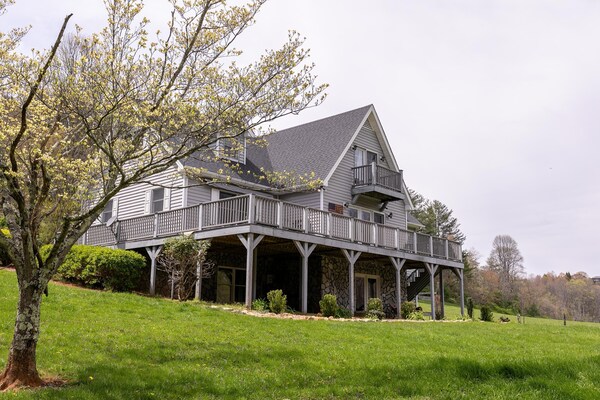 Riverbank Retreat - Hot Tub, Game Room, & Fantastic River Access - West Jefferson, NC