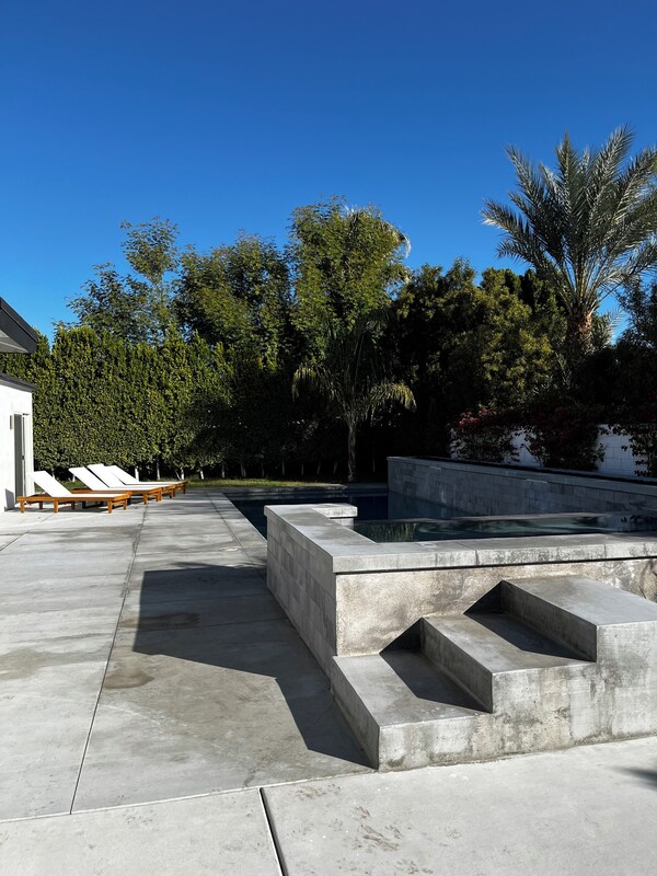 Mid-century Charmer! 4-bedroom, 4-bath Pool Home, In Beautiful Palm Springs! - Palm Springs