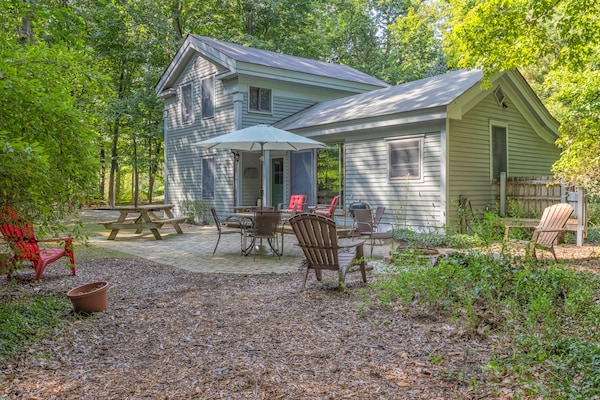 Walking Distance To Lake Michigan! Cozy Cottage - Saugatuck, MI