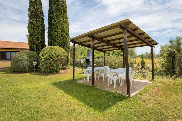 Apartment 'Casa Milla - Bilocale Becaccia' With Shared Pool, Shared Terrace And Wi-fi - Cecina