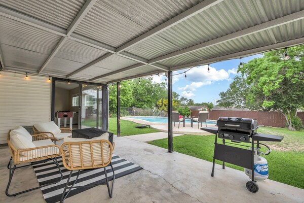 Private Pool ~ 6 Min To Lafb ~ Game Room ~ Firepit ~ Foosball Table ~ Seaworld - San Antonio, TX