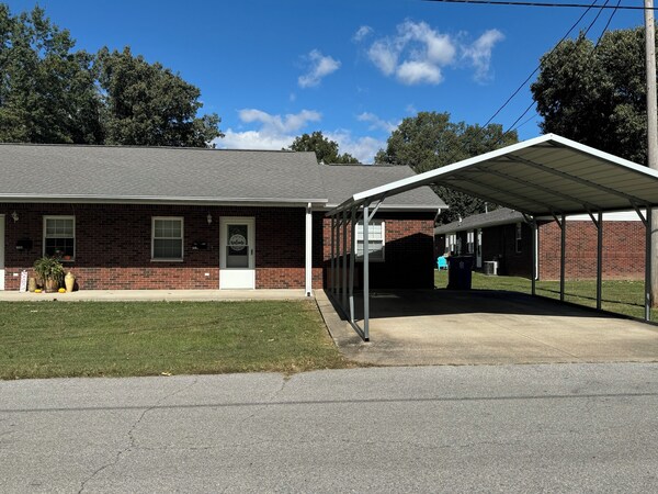 Charming 2-bedroom Apartment With Ac, Wifi In Tranquil Benton - Wayne Fitzgerrell State Recreation Area, Whittington