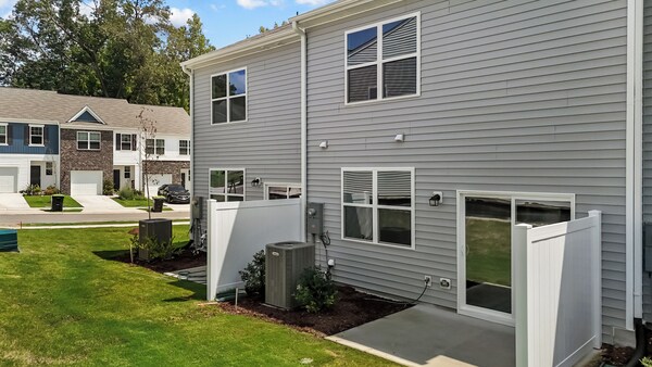 Brand New Spacious Home  3br-3ba Near Duke Hospital , Nccu, Downtown & Rtp - ダーラム, NC