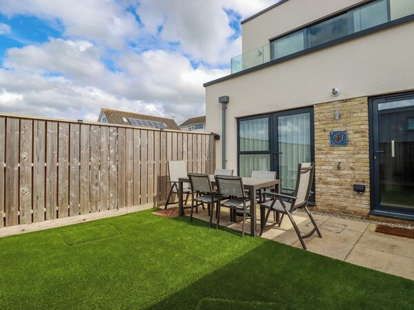 Ebbtide, Family Friendly, With A Garden In Newquay - Mawgan Porth