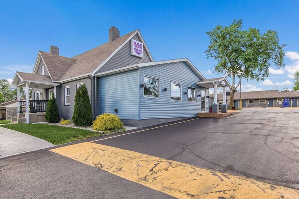 Convenient 2-suite Stay W/ Free Wi-fi, Sofa Beds & Near Spring Mill State Park! - Indiana