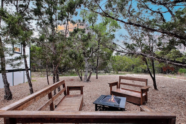 Rustic And Private 5 Acre With Cottage For 4 W/ Hot Tub, Grill, Fire Pit + More! - Wimberley, TX