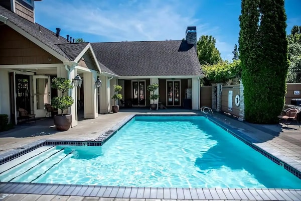 Riverfront Townhome - Amaterra Winery, Portland