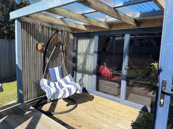 Close To The Beach Pet Friendly 4-bedroom Bach With Ac, Wifi  In Himatangi Beach - New Zealand
