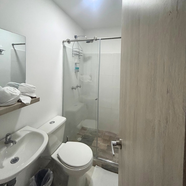 Room 1 Hotel In Armenia, Perfect Location Close To Salento, Valle Cocora - Calarcá