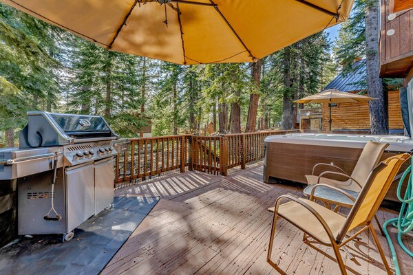 Spacious Pet-friendly Truckee Retreat With Hot Tub - Truckee, CA