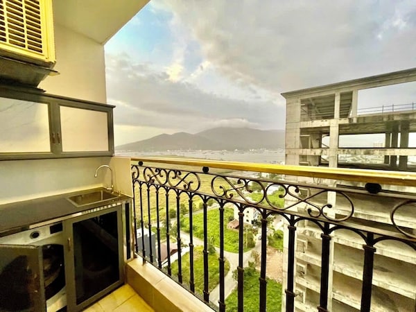 High Floor Retreat: Wyndham Danang Studio With Golden Infinity Pool - Da Nang