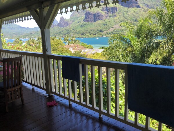 Accommodation Cook's Bay - French Polynesia