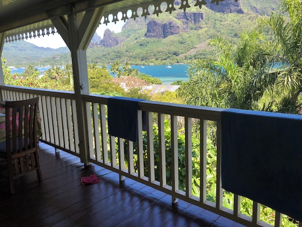 Accommodation Cook's Bay - French Polynesia