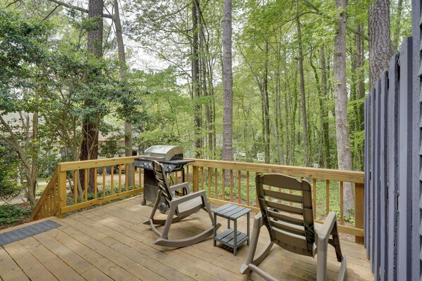 7 Mi To Dtwn Raleigh: Bbq-ready Townhome! - Raleigh, NC