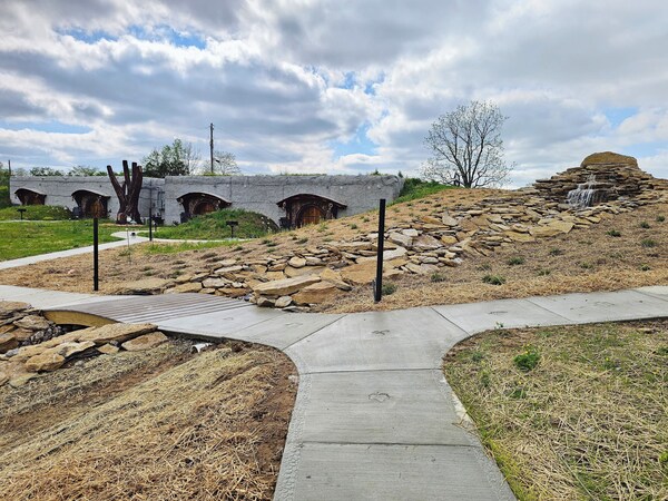 Restin' Holes Ky Bourbon Trail D -Sauna-hottub-gym-playground-waterfall-themed - Kentucky