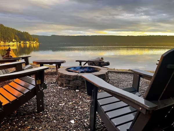 The Painted Tide W/ Hot Tub, Kayaks, & Firepit - Twanoh State Park, Union
