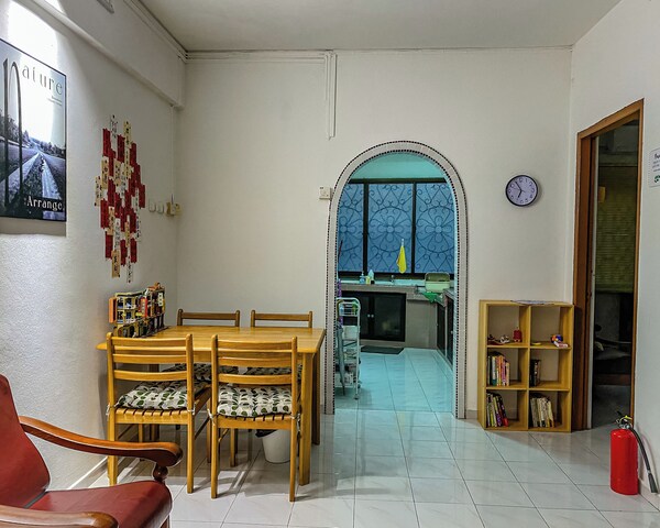 Cozy Guesthouse - Walk 5mins To River Side & 8mins To Jonker Streets - Ayer Keroh