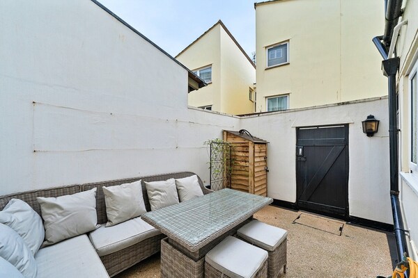 Elegant Villa In The Heart Of Sidmouth, No Deposit - Beer