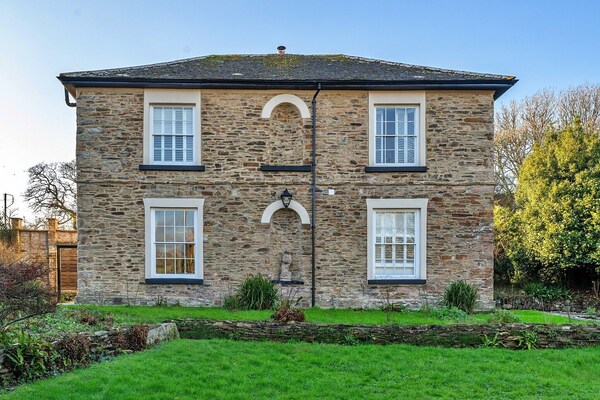 Cottage In Gweek With Spectacular Views, No Deposit - Helston